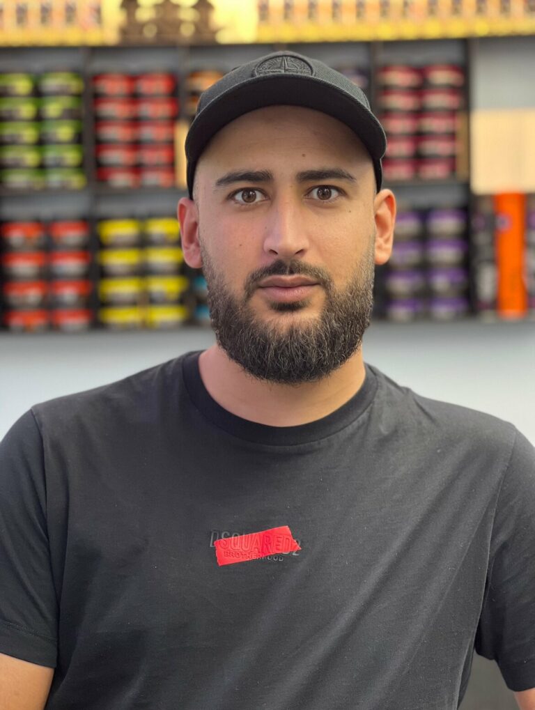 Kapper Weert - ZANYAR Vakmanschap in Herenkapsels en Baardve